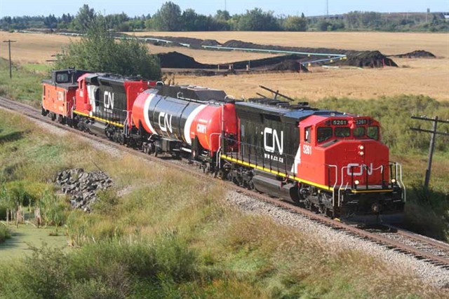 CN tests natural gas/diesel fuel powered locomotives | Klean Industries